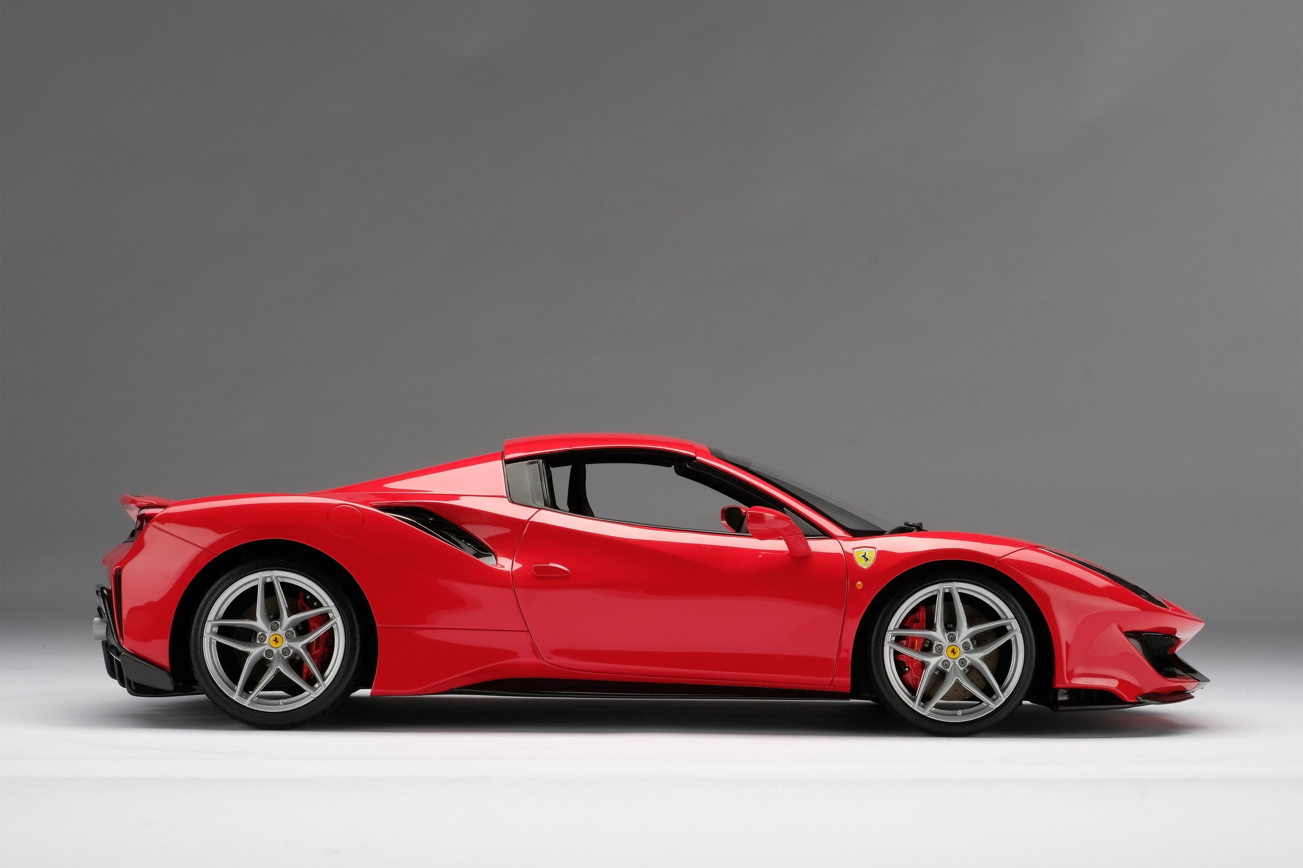 Ferrari 488 Pista Spider in 1:8 by Amalgam