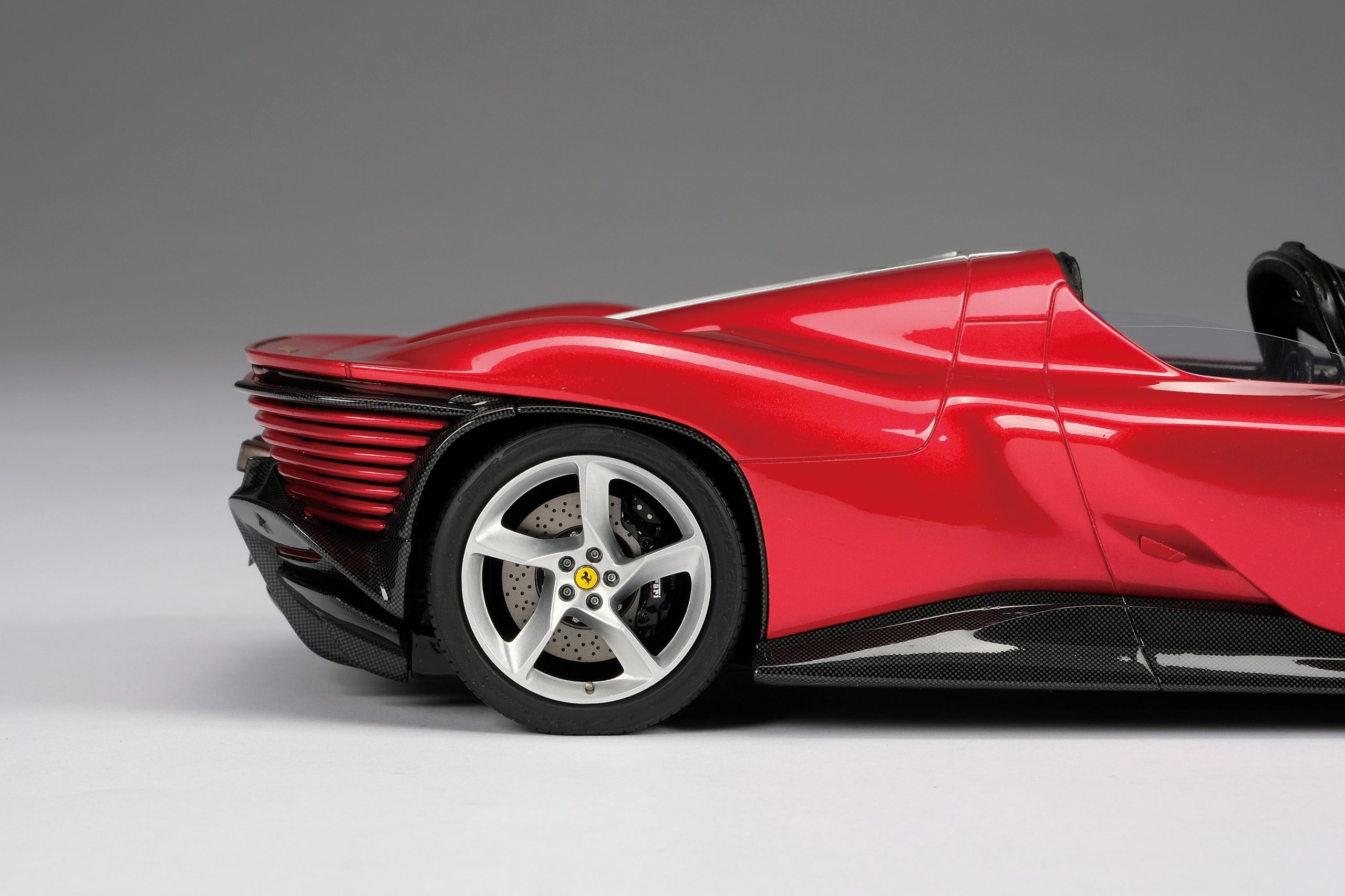 Ferrari Daytona SP3 in 1:18 scale by Amalgam