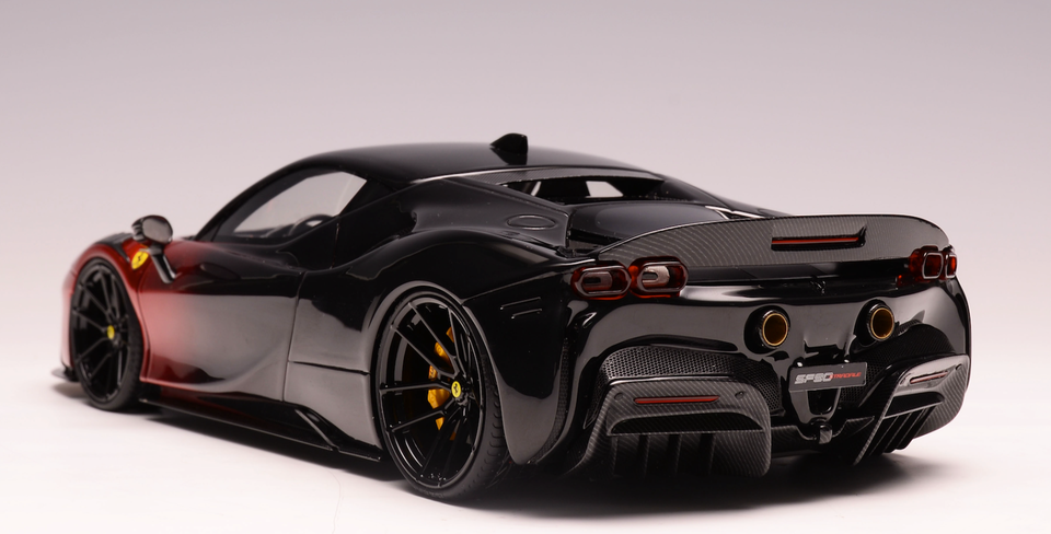 SF90 NOVITEC red/black w/leather base in 1:18 scale by Fine Scale Models