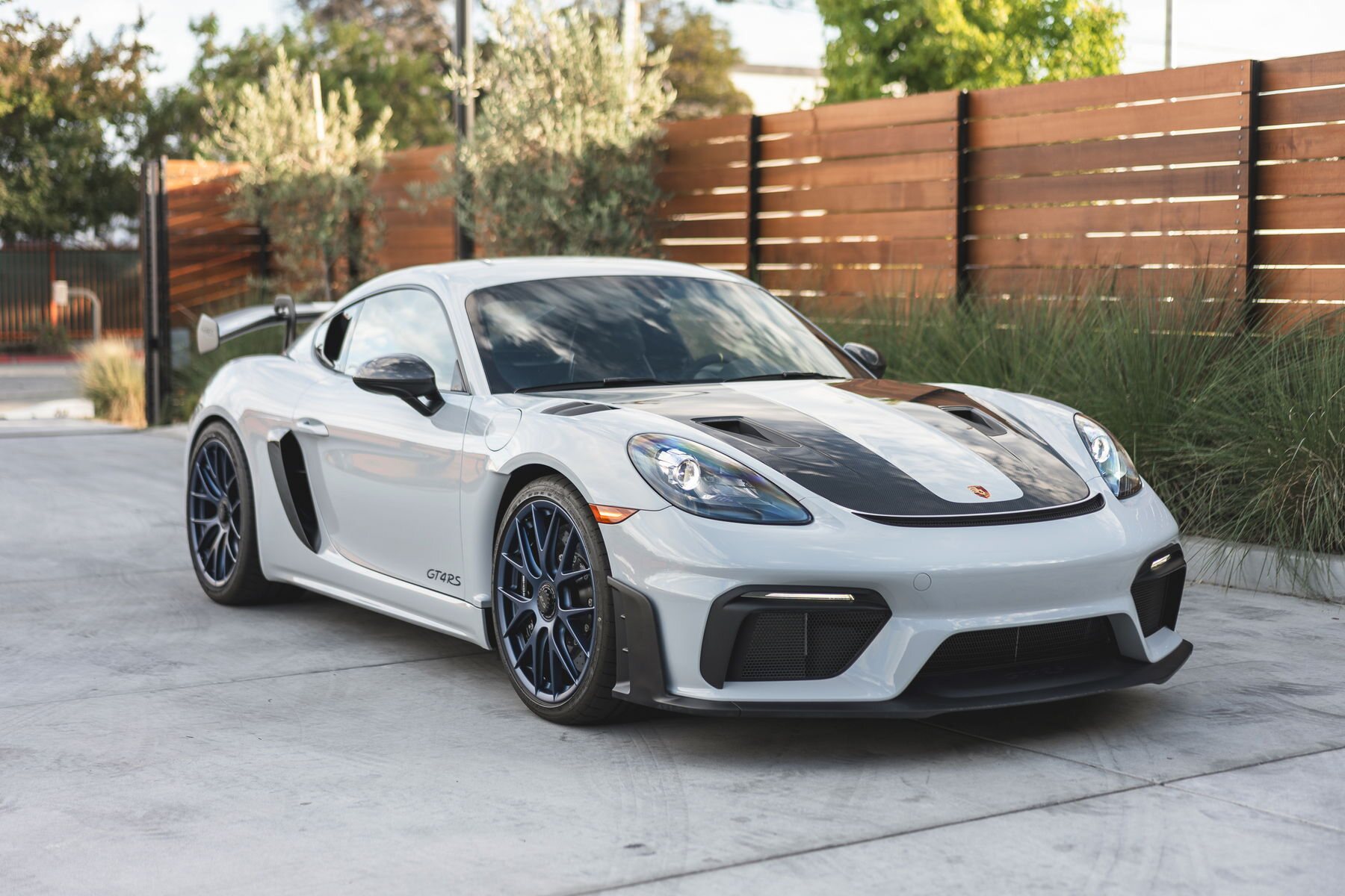 2023 Porsche 718 Cayman GT4 RS Weissach Package Chalk White in 1:18 ...