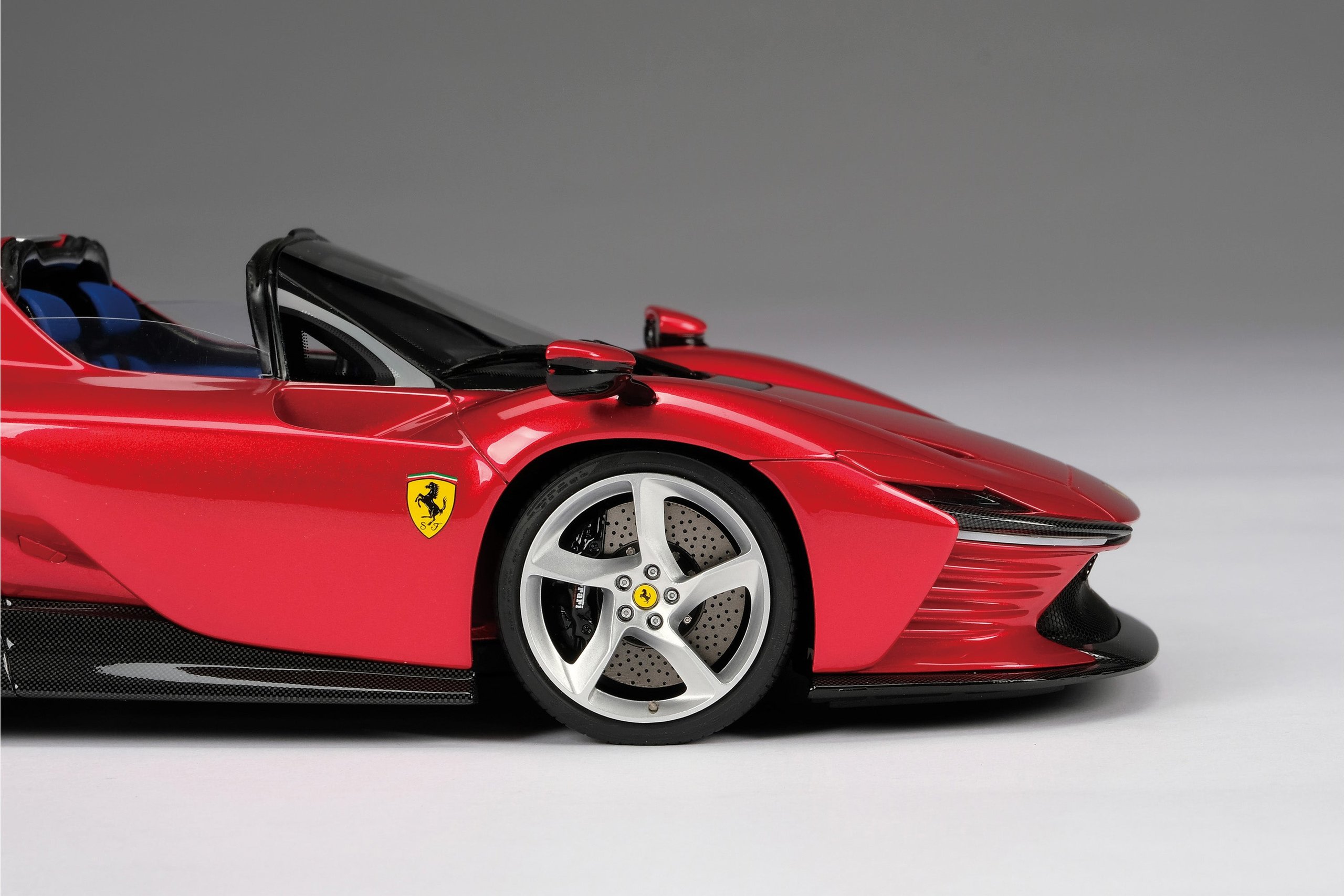 Ferrari Daytona SP3 in 1:18 scale by Amalgam