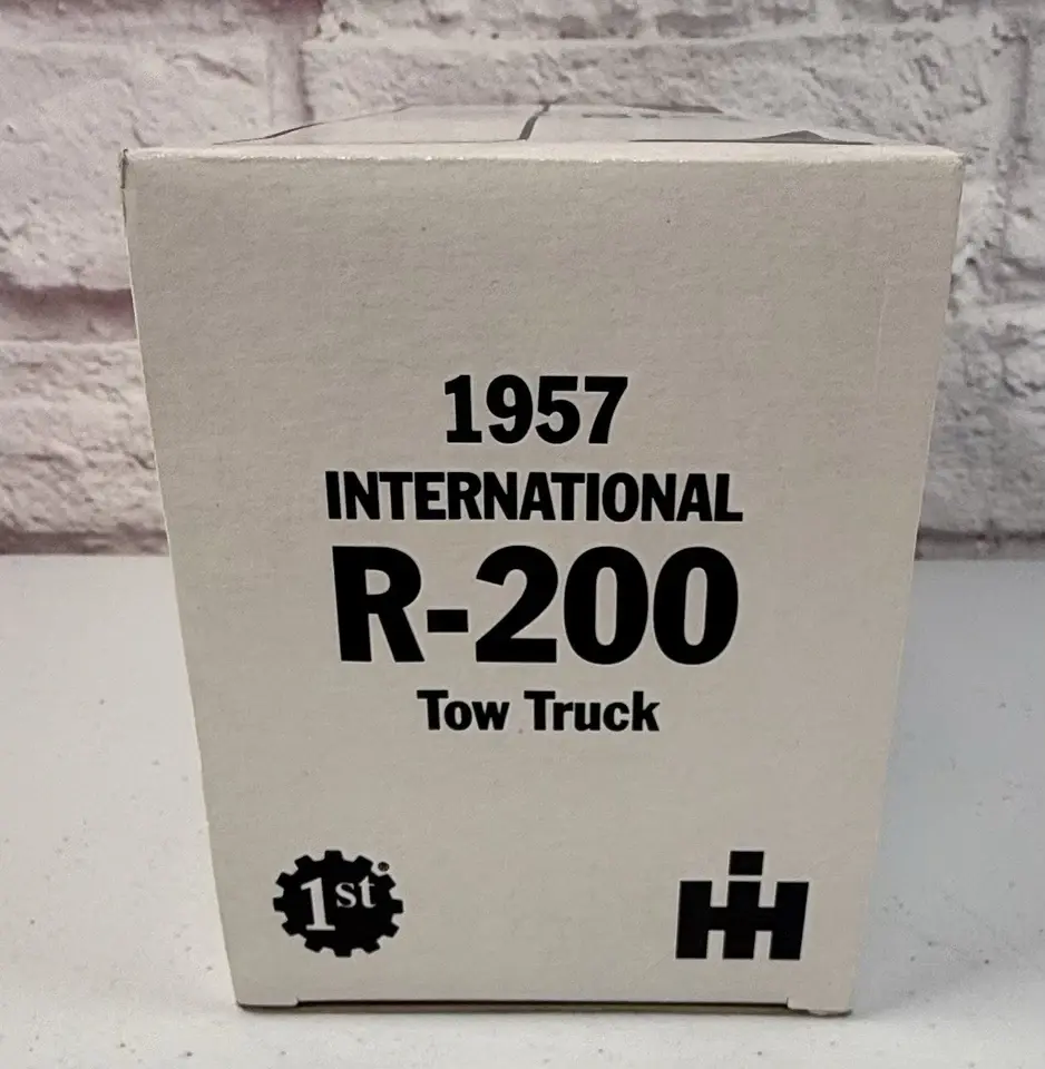 First Gear Diecast 1957 International R-200 Tow Truck in 1:34 scale by ...