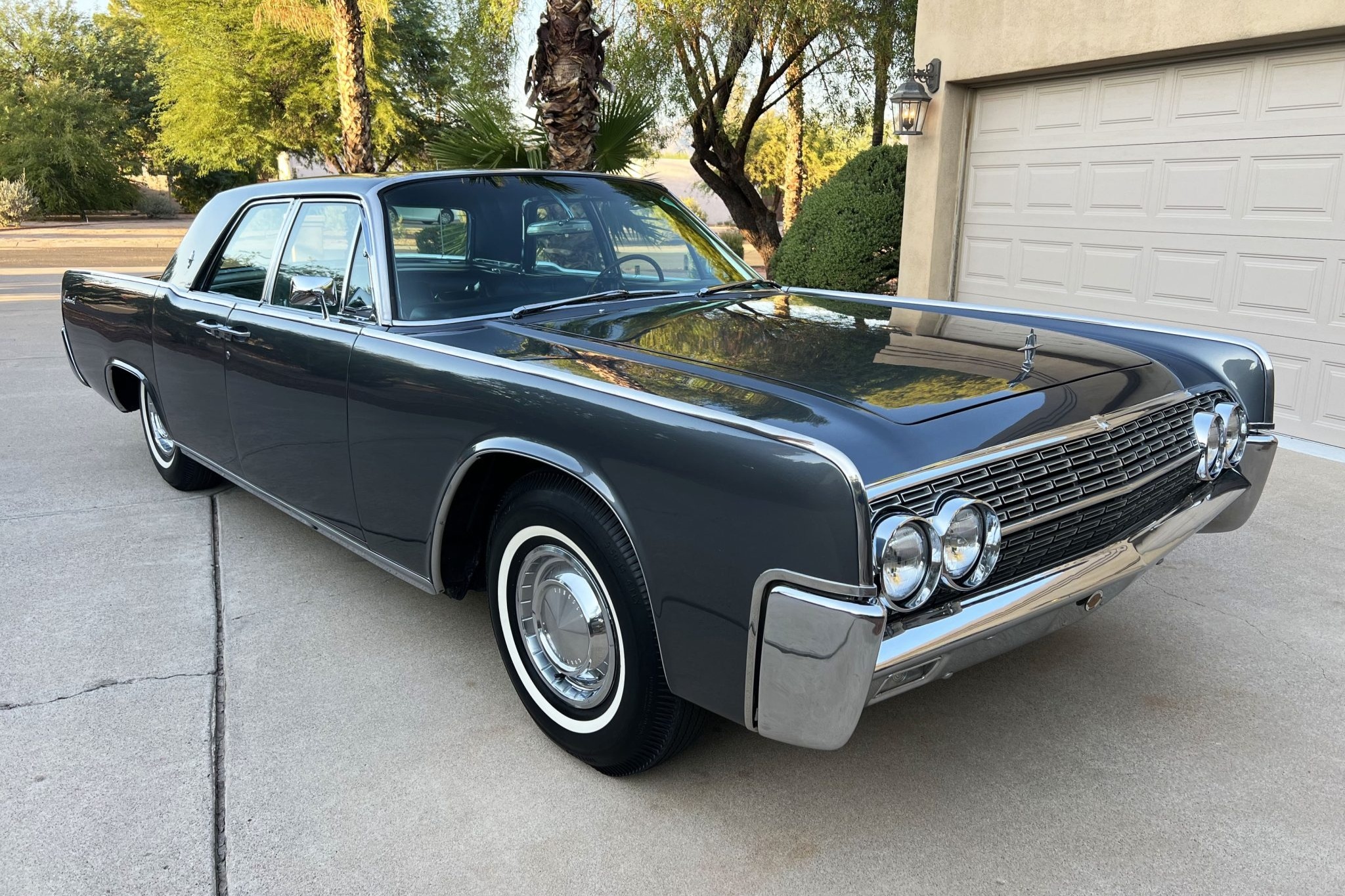 1962 Lincoln Continental Oxford Grey in 1:43 scale by Goldvarg Collection
