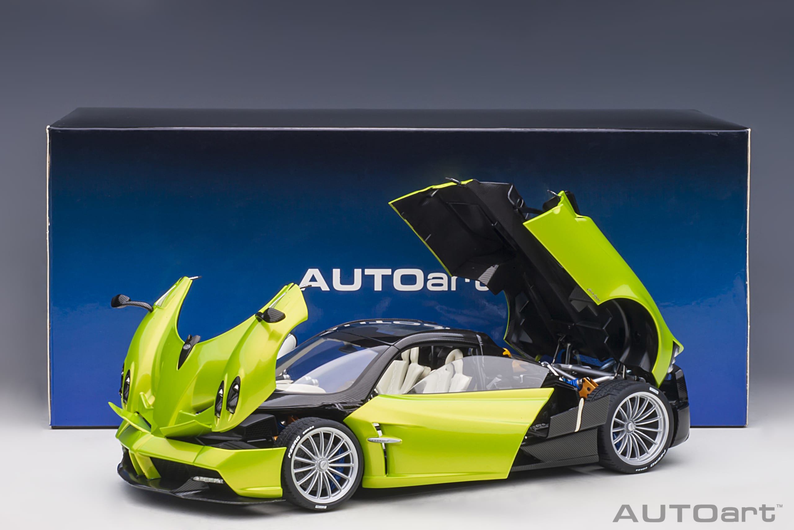 Pagani Huayra Roadster (Verde Firenze)in 1:18 scale by AUTOart by AUTOart