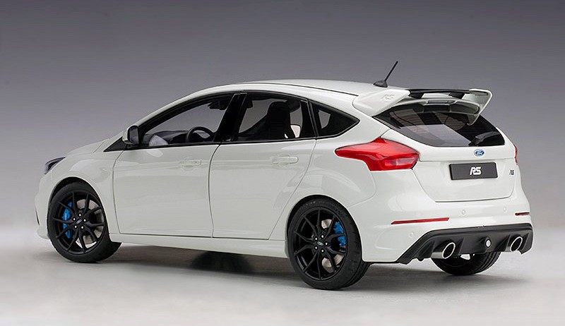 Ford Focus RS in White 1:18 Scale by AUTOart by AUTOart