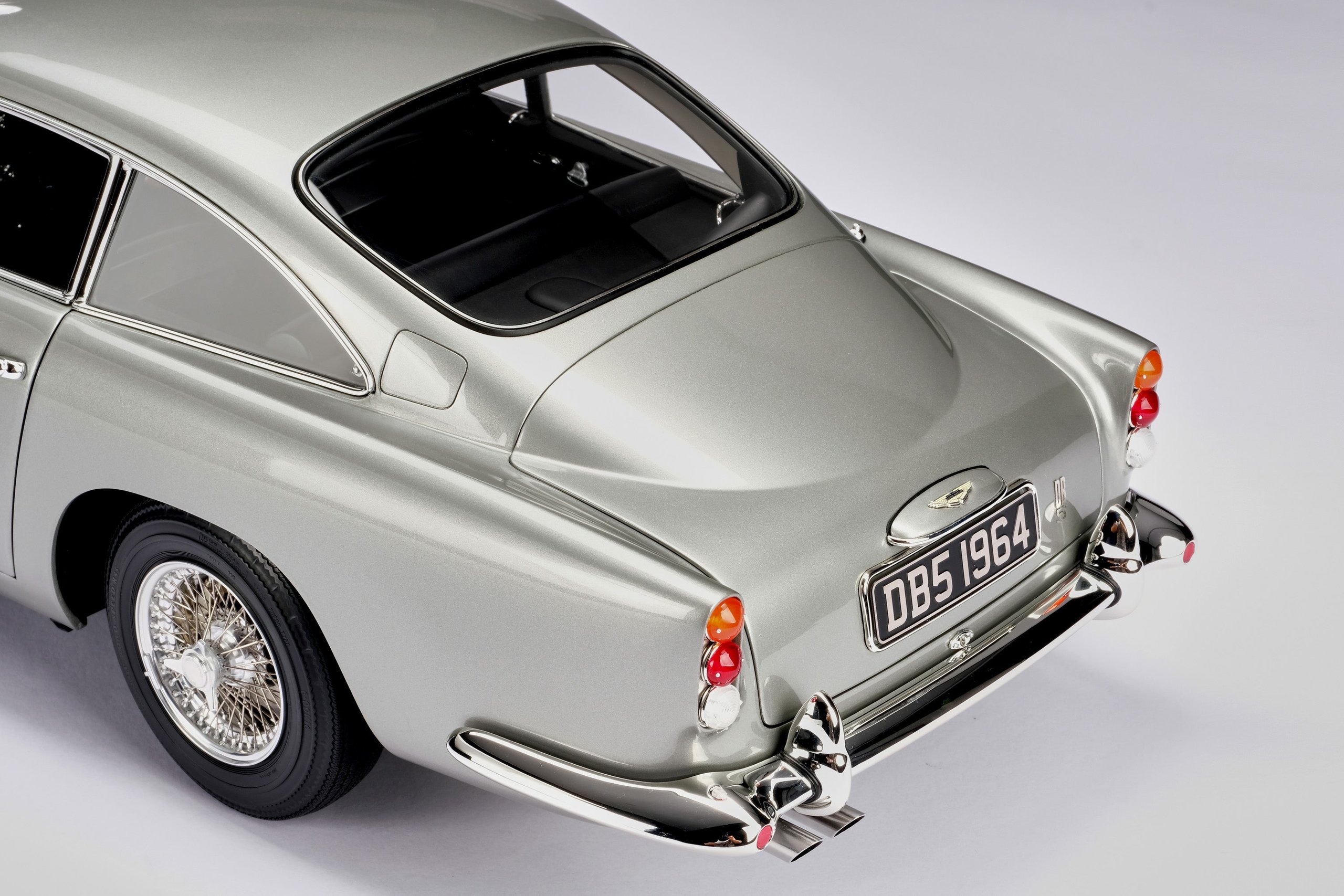 Aston Martin DB5 Vantage in 1:8 scale by Amalgam